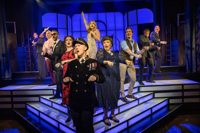 The hilarious Titanic spoof does anything BUT sink! - GUIDETOGAY.COM